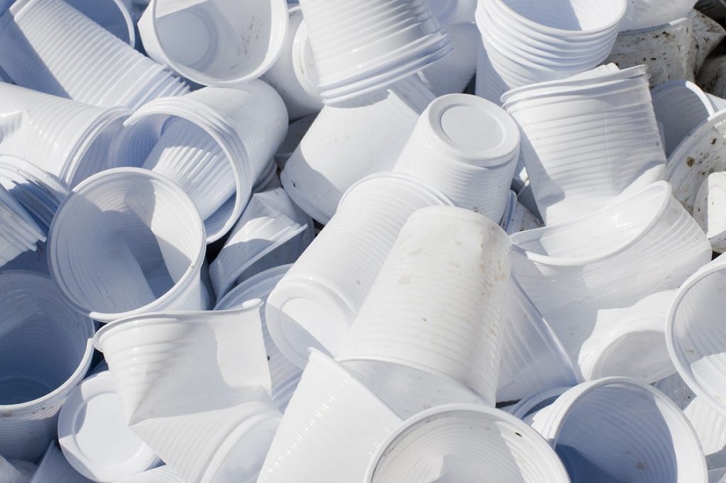 Copos Plásticos são Sustentáveis - Usar, coletar e reciclar copinho